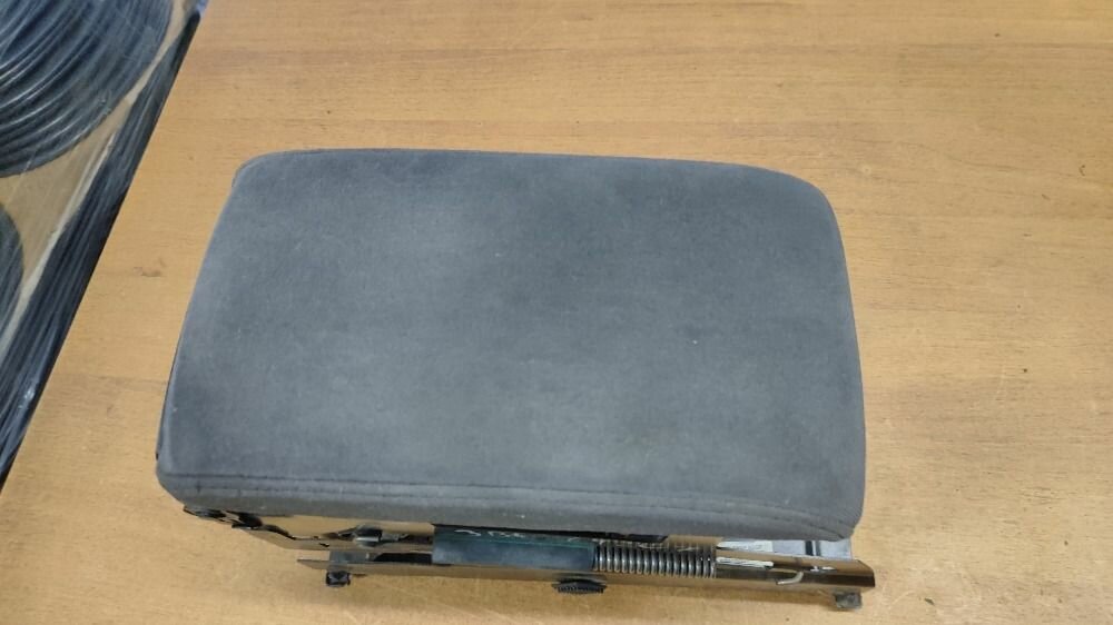 Подлокотник Volkswagen Passat B5+