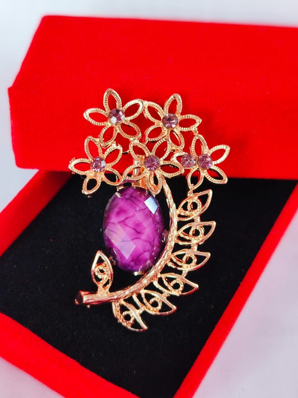 Брошь, стразы