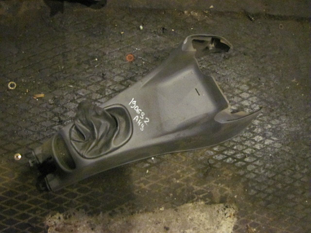 Б/У Консоль, Hyundai (Хендэ)-ACCENT (00-) HYUNDAI ACCENT (00-12) с разбора царапины 190632 Hyundai-KIA арт. 8461125010