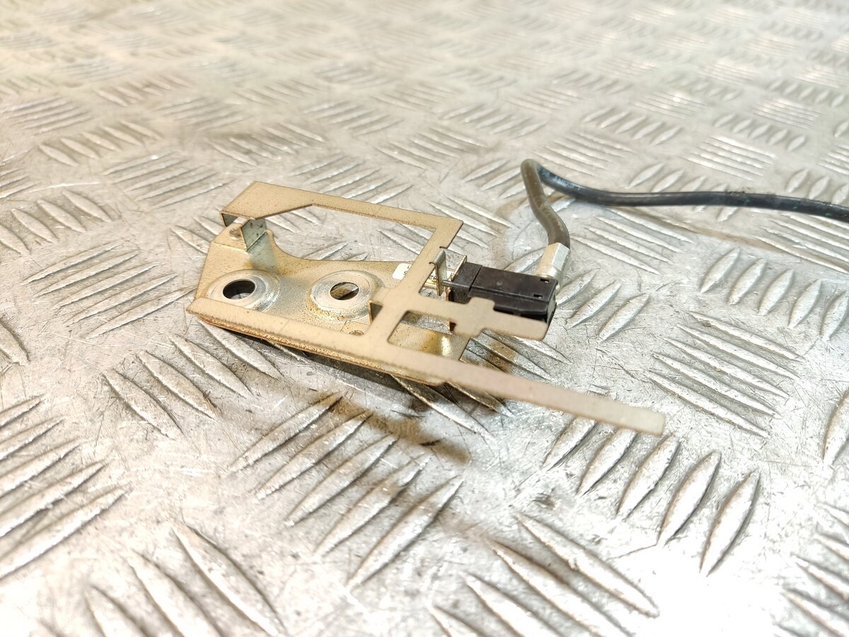 Антенна MERCEDES ML w164 1648202175