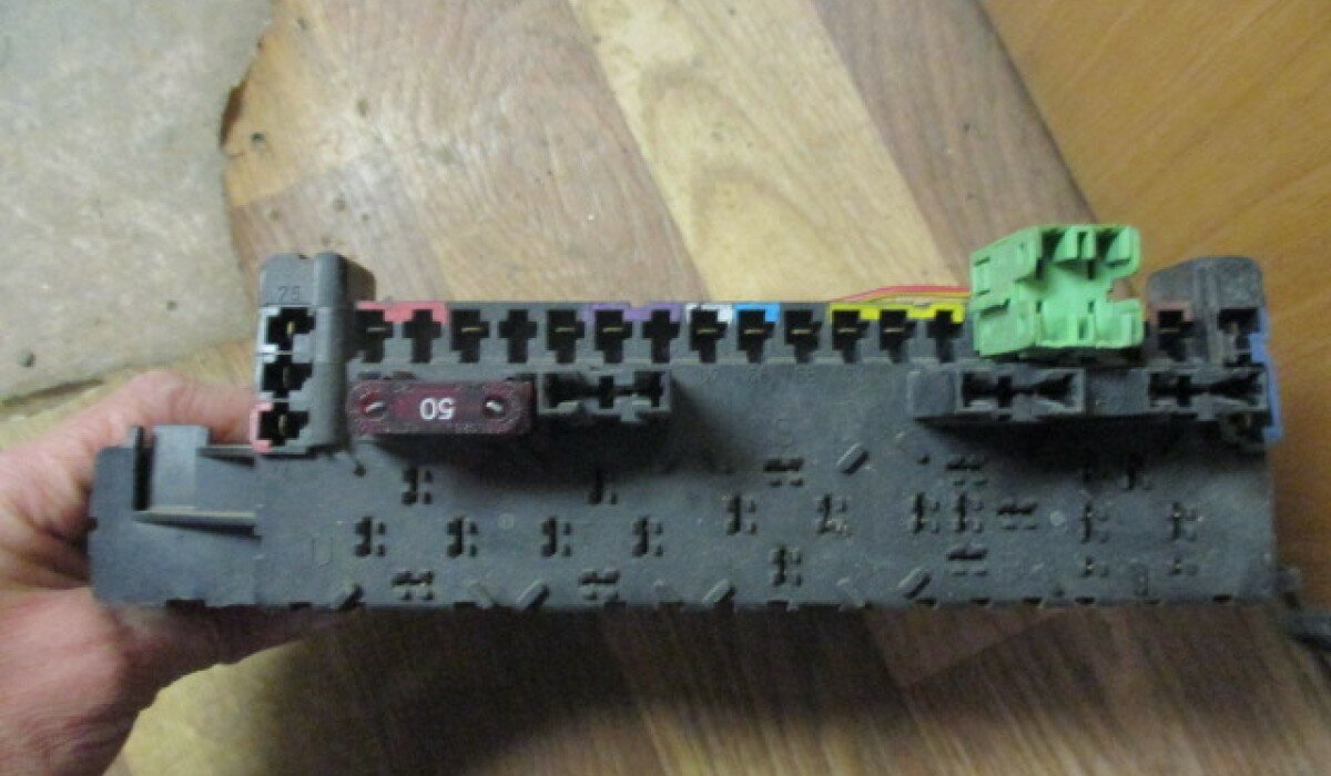 Блок предохранителей W220 S-klass Mercedes-Benz A0005401950