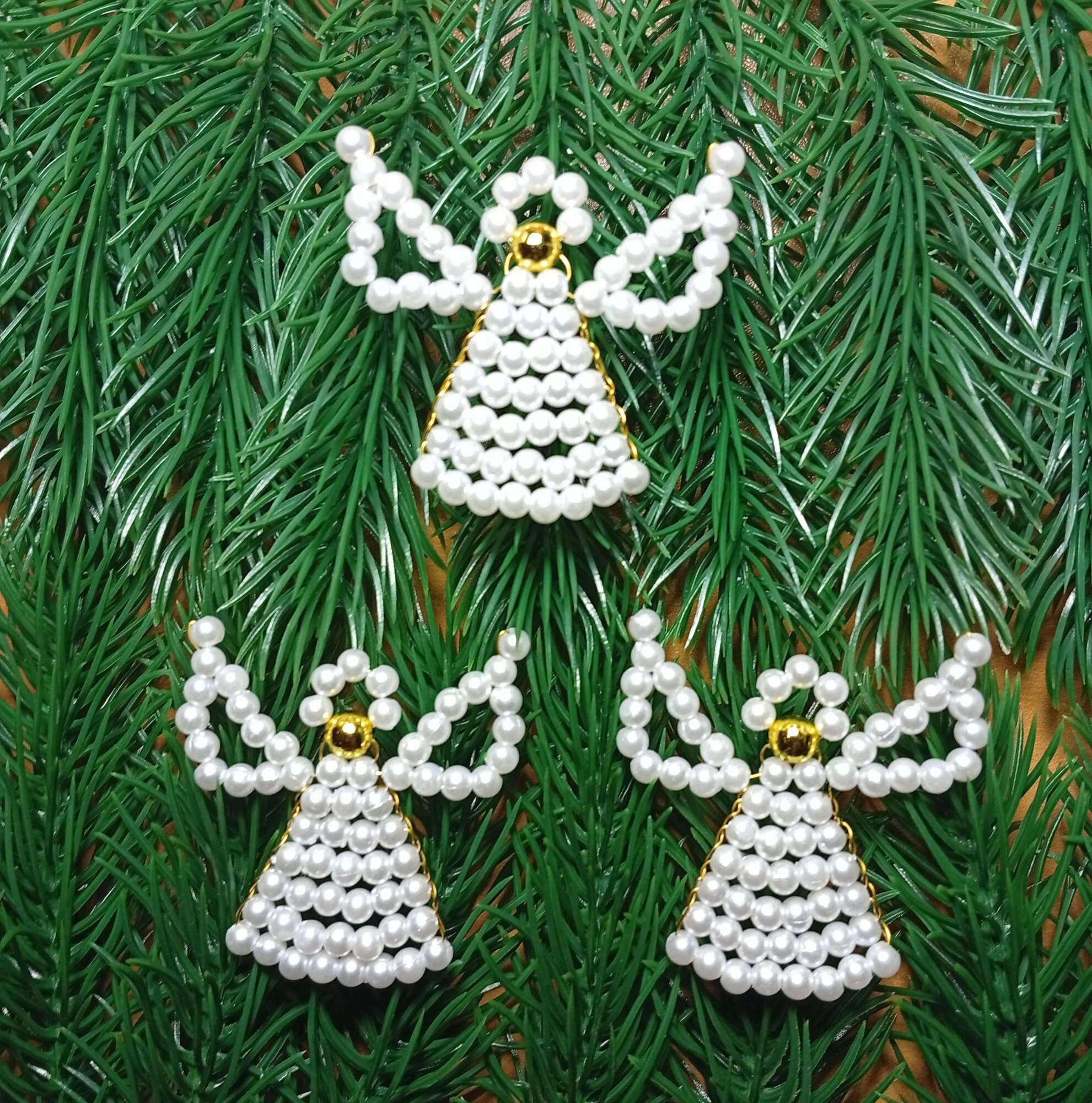 Набор ангелочки на елку ручной работы из бисера. 3 штуки.