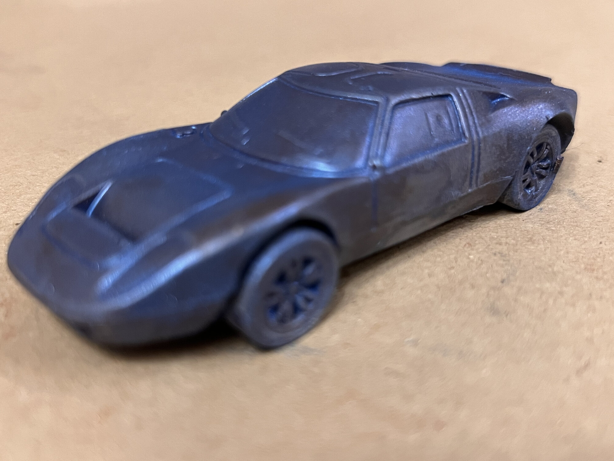 Шоколадная фигура "Гоночный автомобиль", молочный шоколад, ручная работа