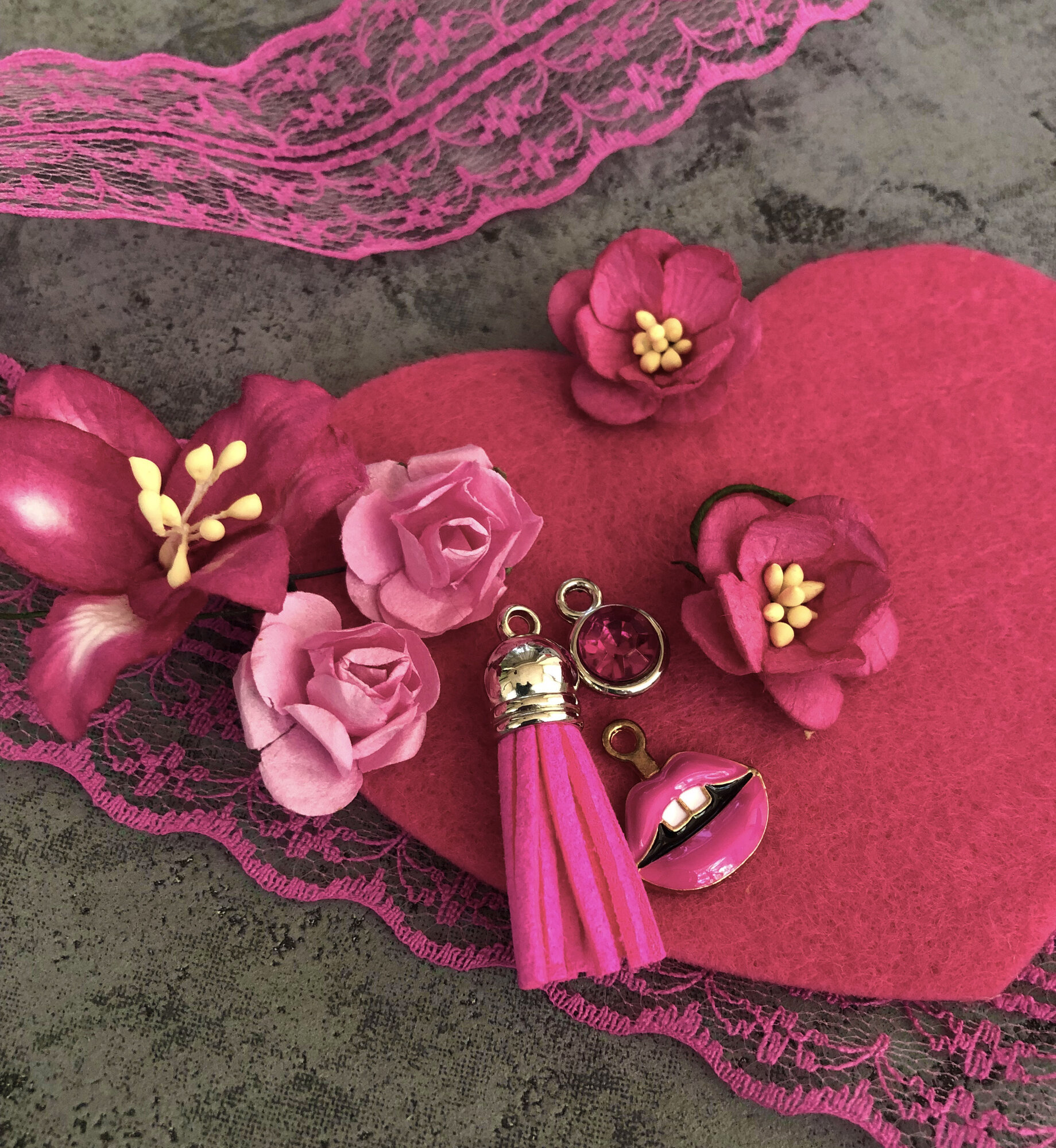 Набор для создания Брошки размер фетрового сердечка 11х8,5 см, 12 предметов. 2 набора