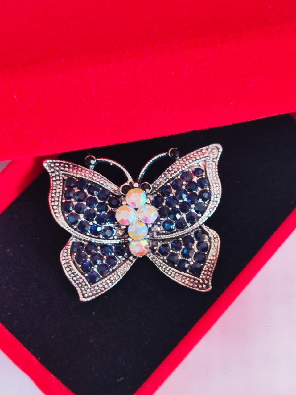 Брошь, стразы