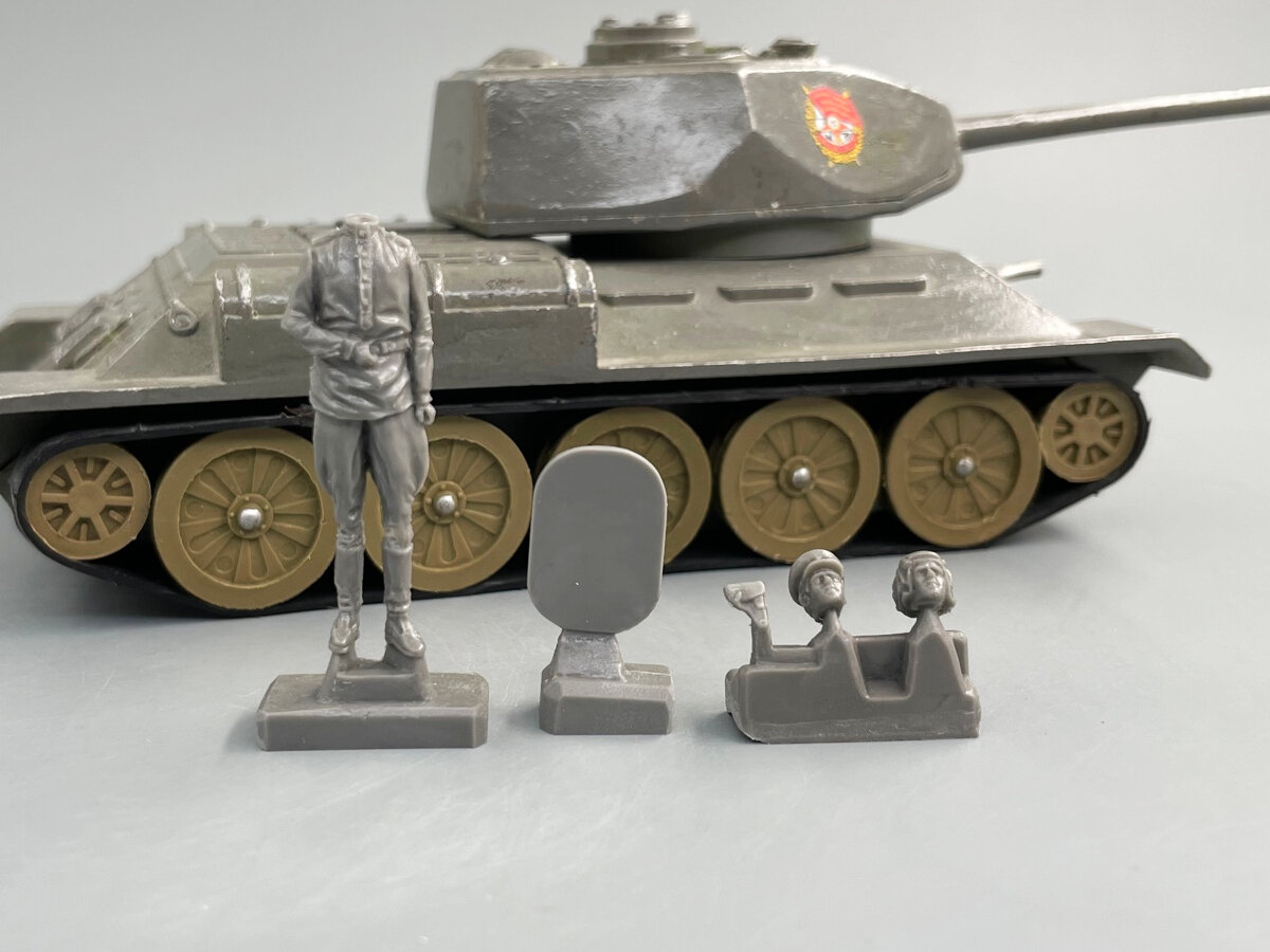 AVA43004 Фигурка Водитель/танкист СССР №2
