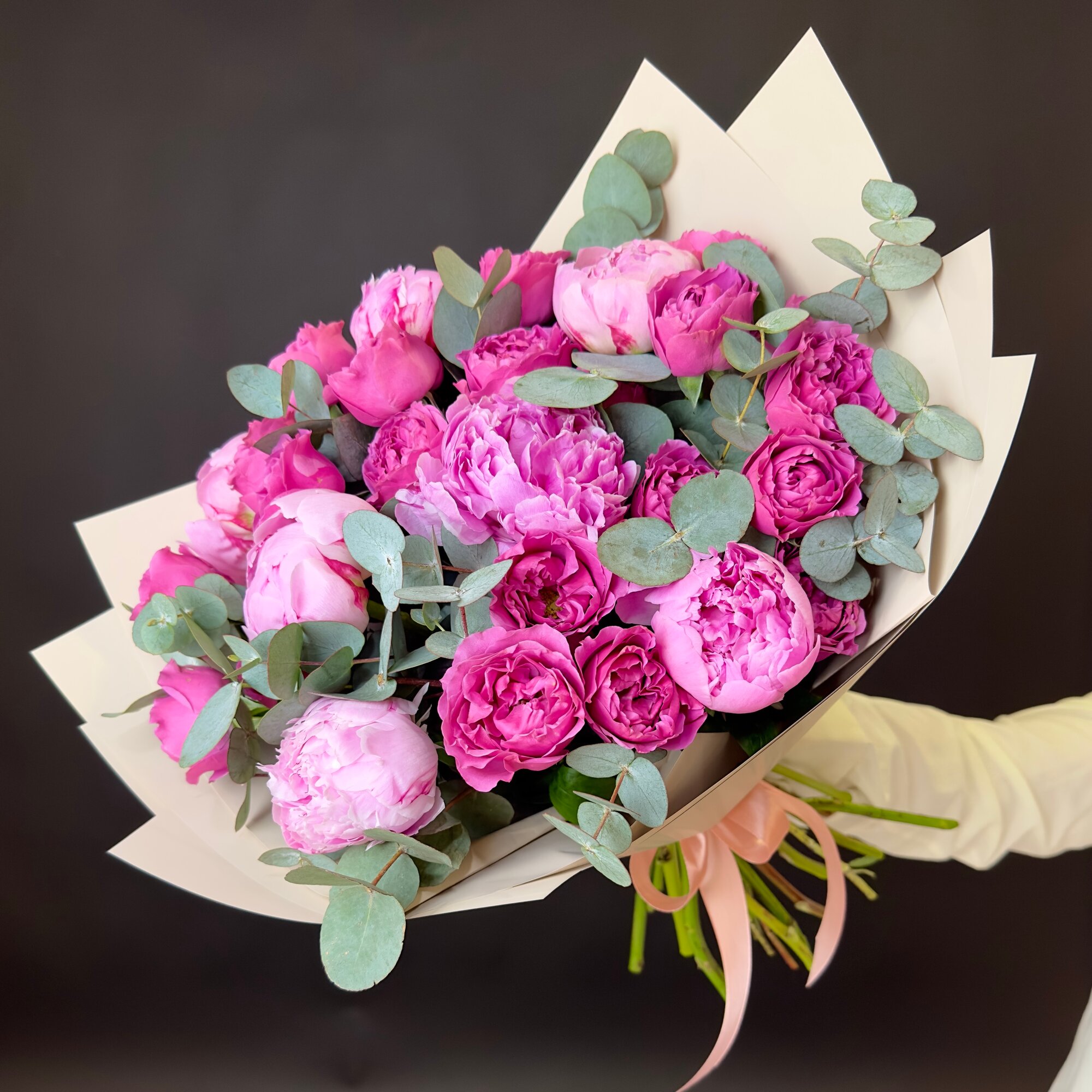 Букет цветов из пионов Кларанс макс