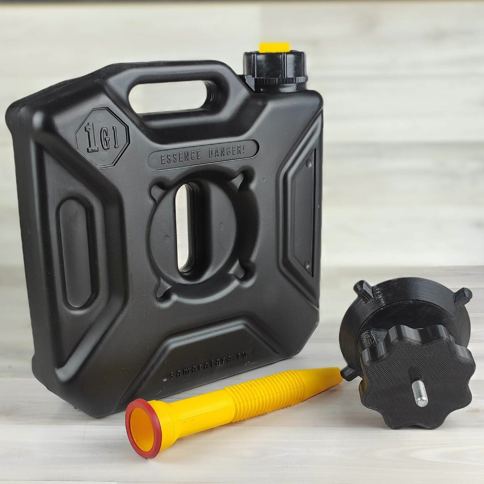 Комплект Канистра Экстрим+ 5 л. с носиком Драйв и креплением для канистры "Экстрим+" черный