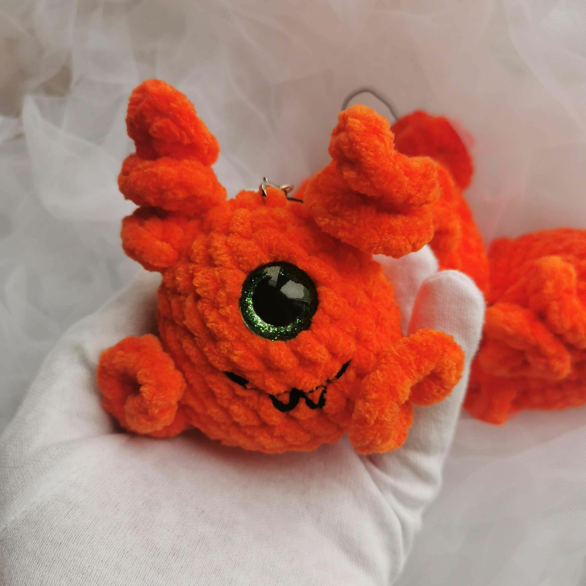 Вязаная игрушка монстрик Рогач, хэллоуин