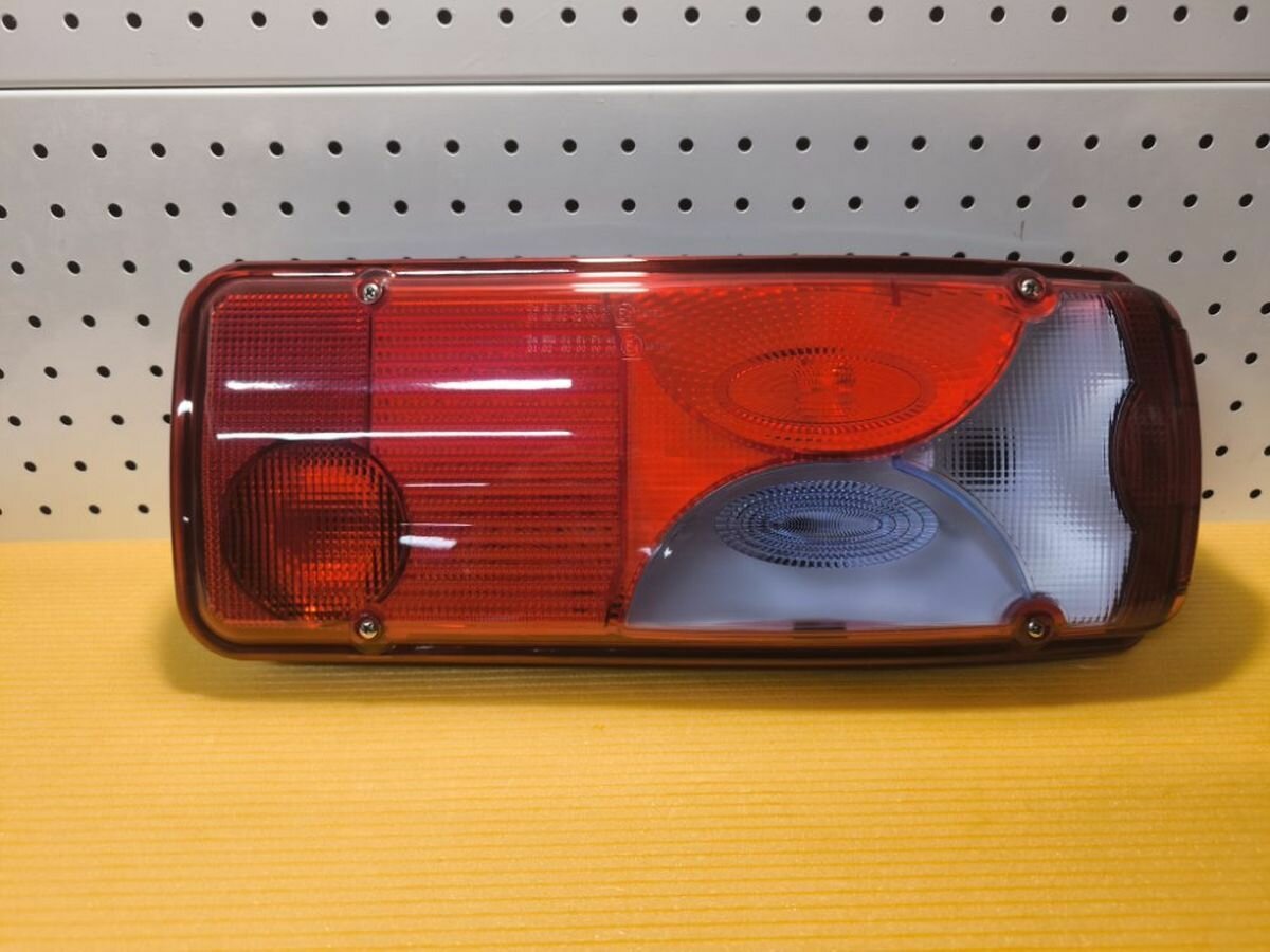 Фонарь задний правый многосекционный МАН