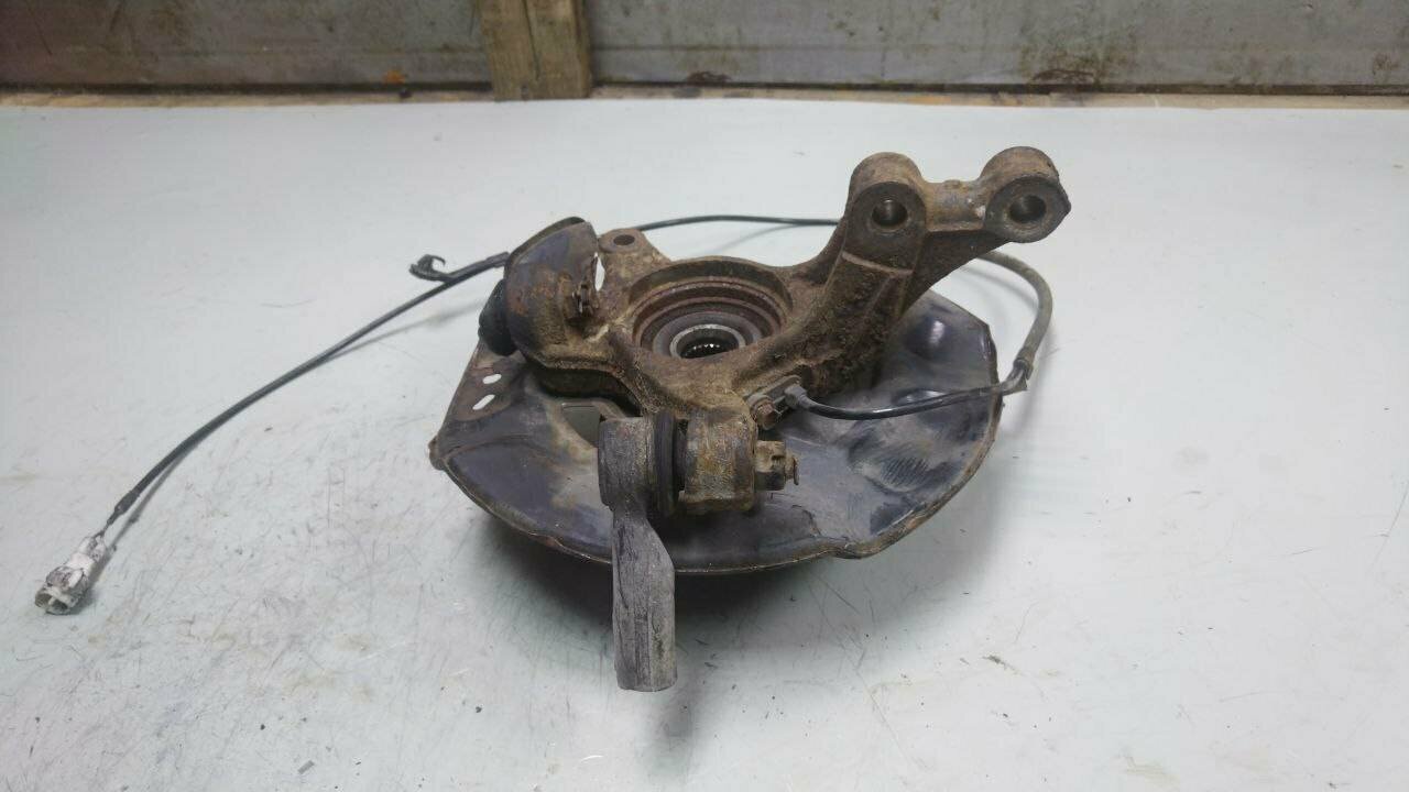 Кулак передний правый Toyota Yaris