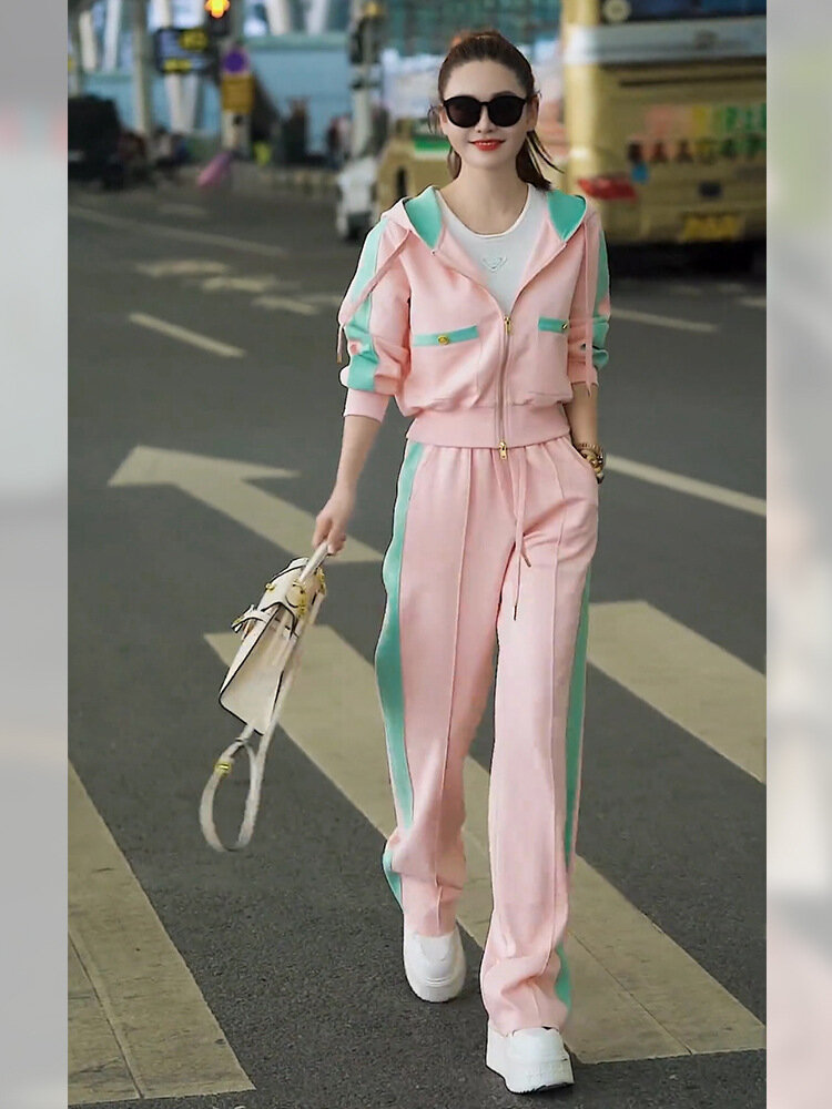 Костюм спортивный