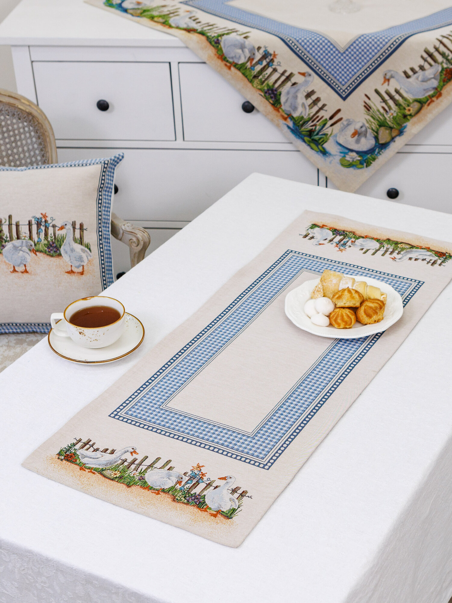 Дорожка для стола Le Gobelin Веселые гуси 40х100 см