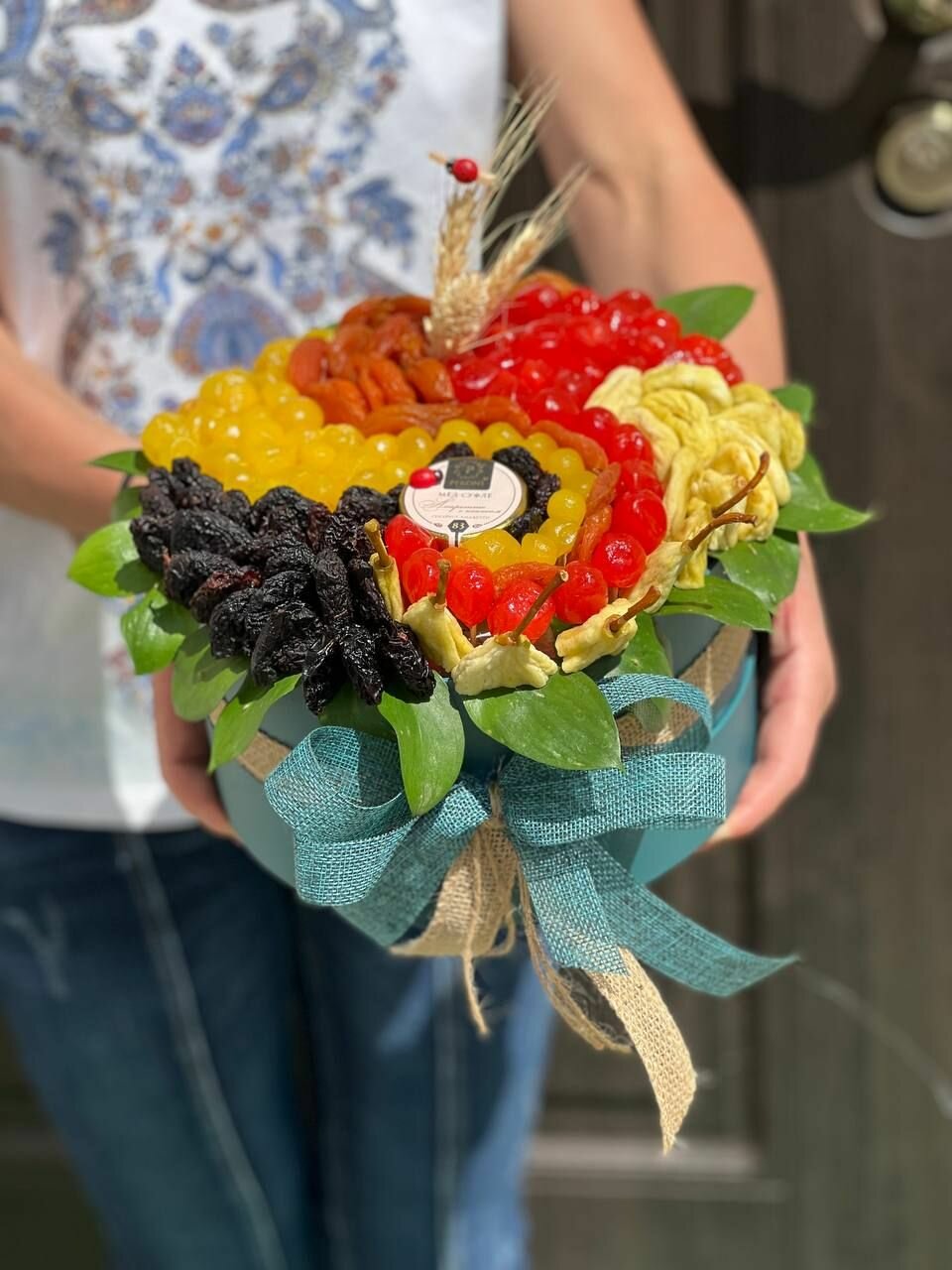 Букет из сухофруктов в коробке