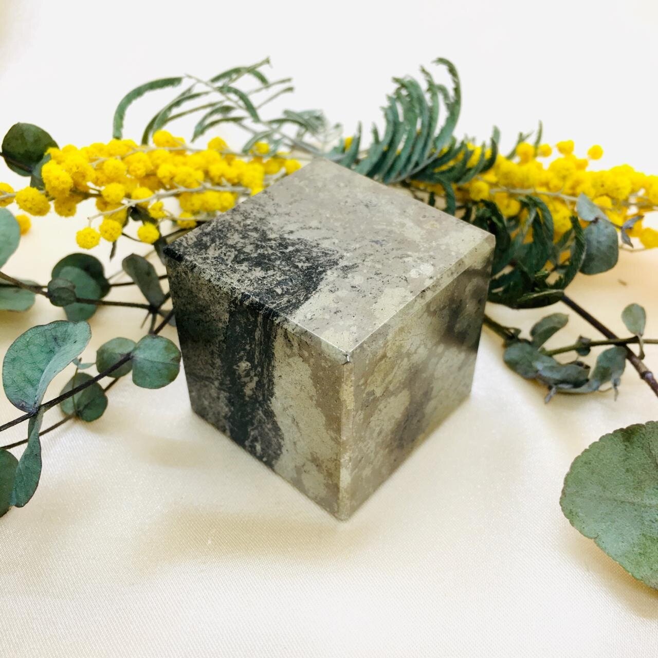 Подарок Сувенир пирит в форме куба