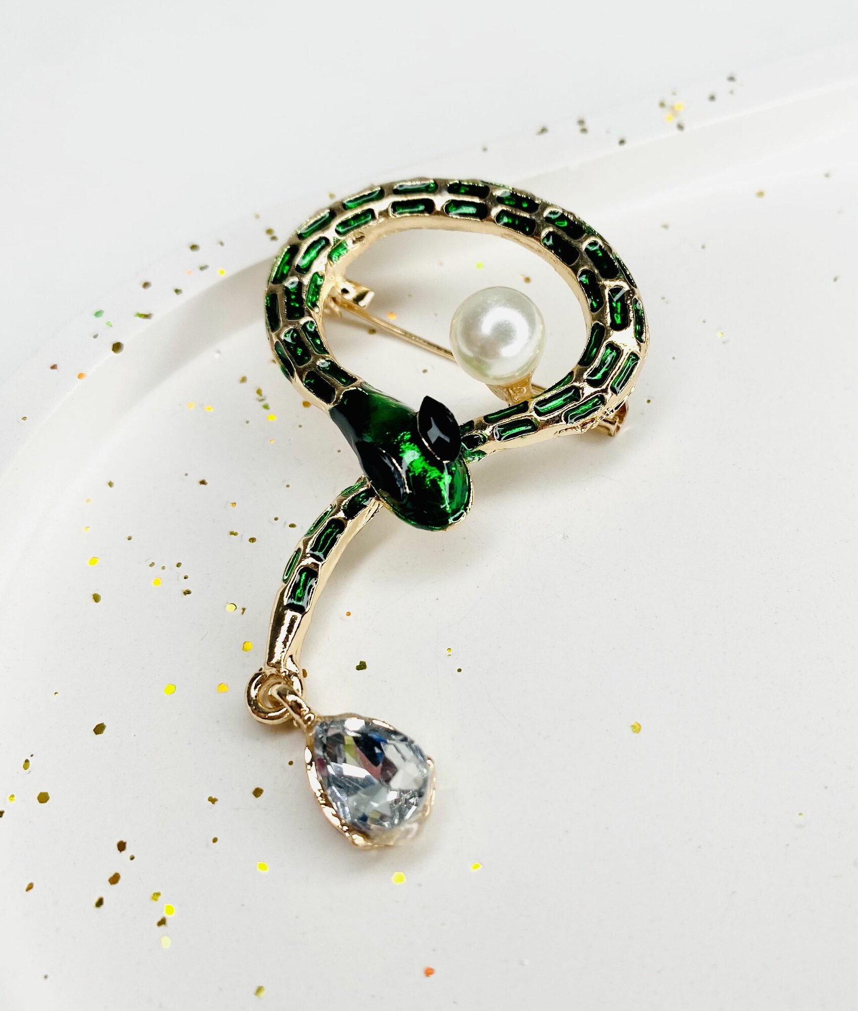 Брошь, стразы, искусственный камень