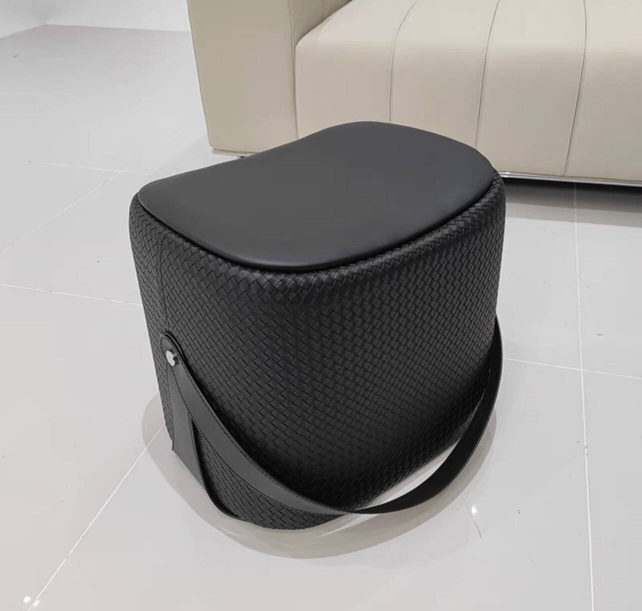 Пуф в итальянском стиле Bottega (черный)