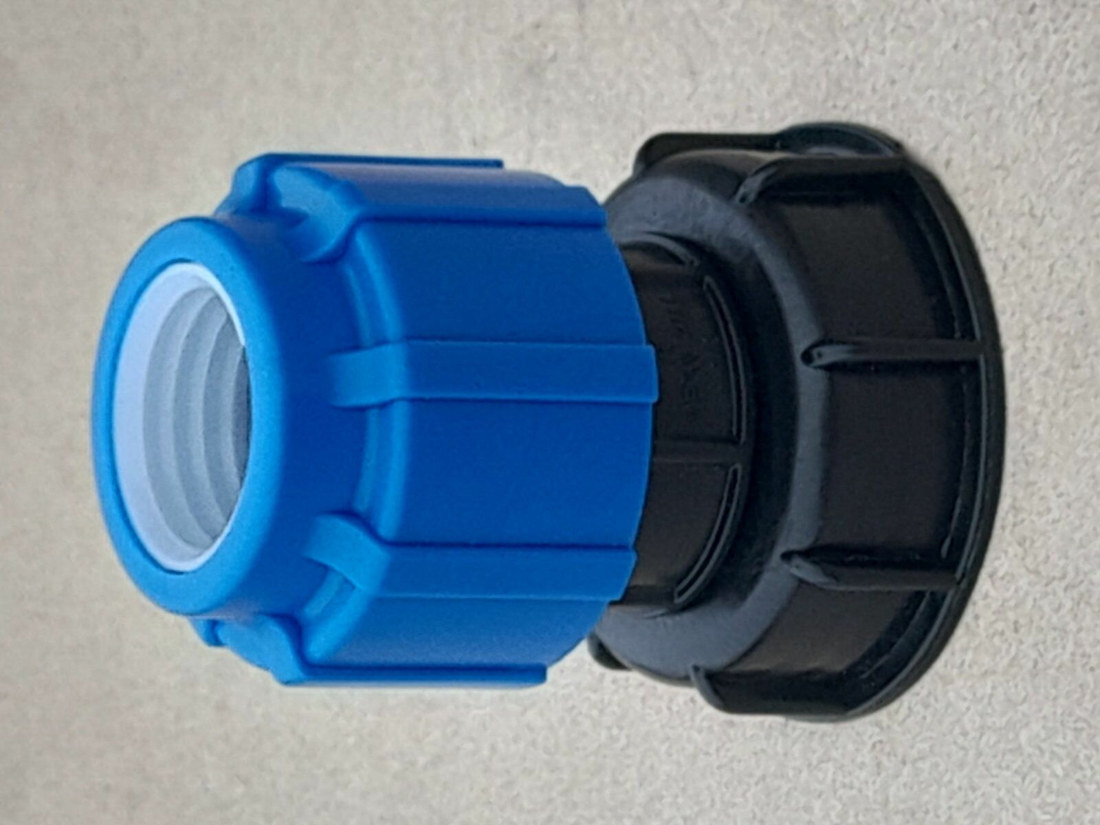 Муфта ПНД 32 мм / с переходником на куб / кран еврокуба /