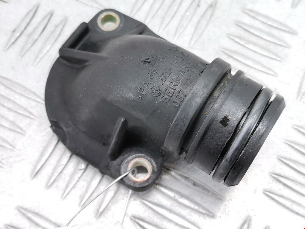 Корпус термостата Volkswagen Golf 3 037121121A арт. 1861522