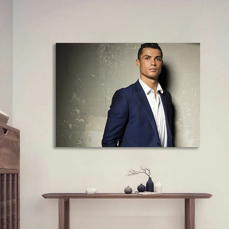 Картина Криштиану Роналду от ВсеКартины. Тут, на холсте, с подрамником, крепление "крокодил"