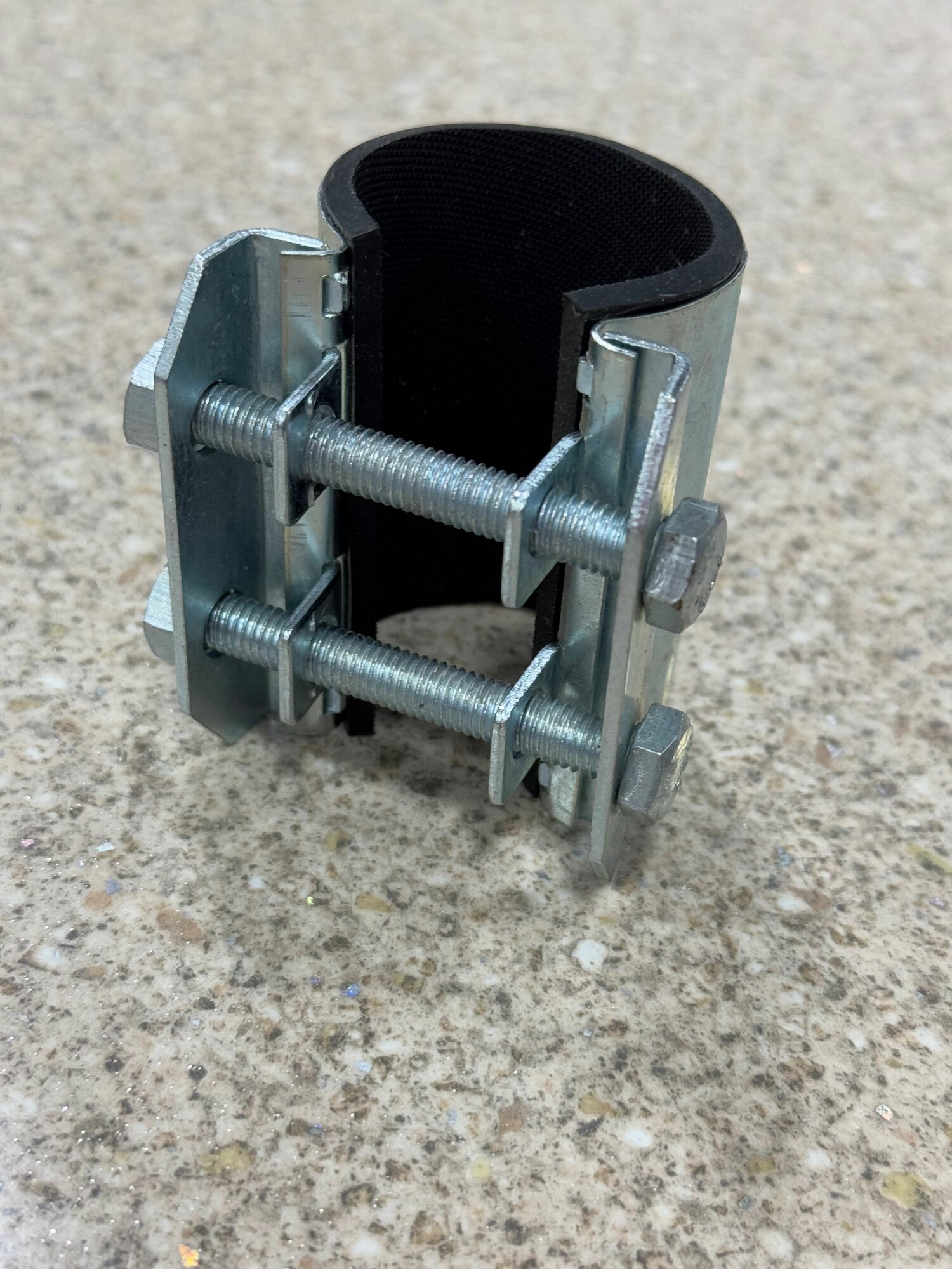 Ремонтный оцинкованный хомут "краб" 1" (70мм) (32-35мм)