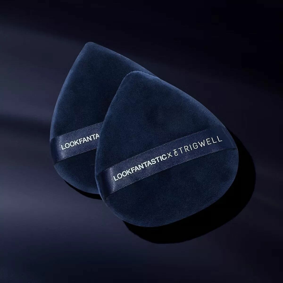 Набор пуховок для пудры Lookfantastic x TRIGWELL The Velvet POWDER PUFF