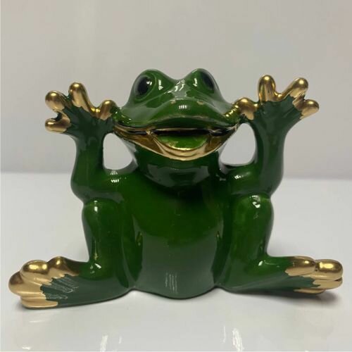 Статуэтка интерьерная, фигурка декоративная лягушка "Озорник"