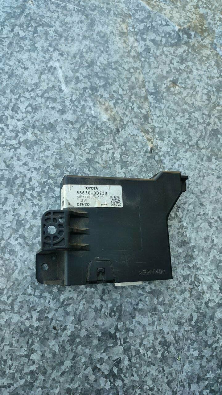 Блок управления Toyota Yaris 886500D250
