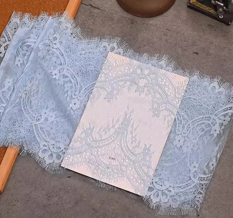 Французское кружево Шантильи 3 метра Голубой, light blue