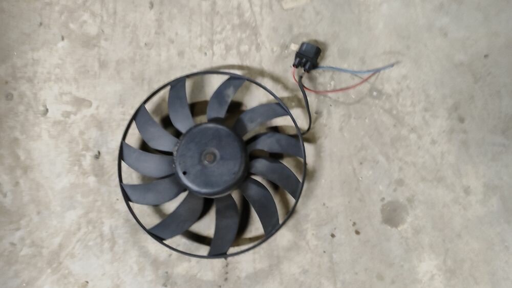 Вентилятор охлаждения двигателя Volkswagen Caddy3