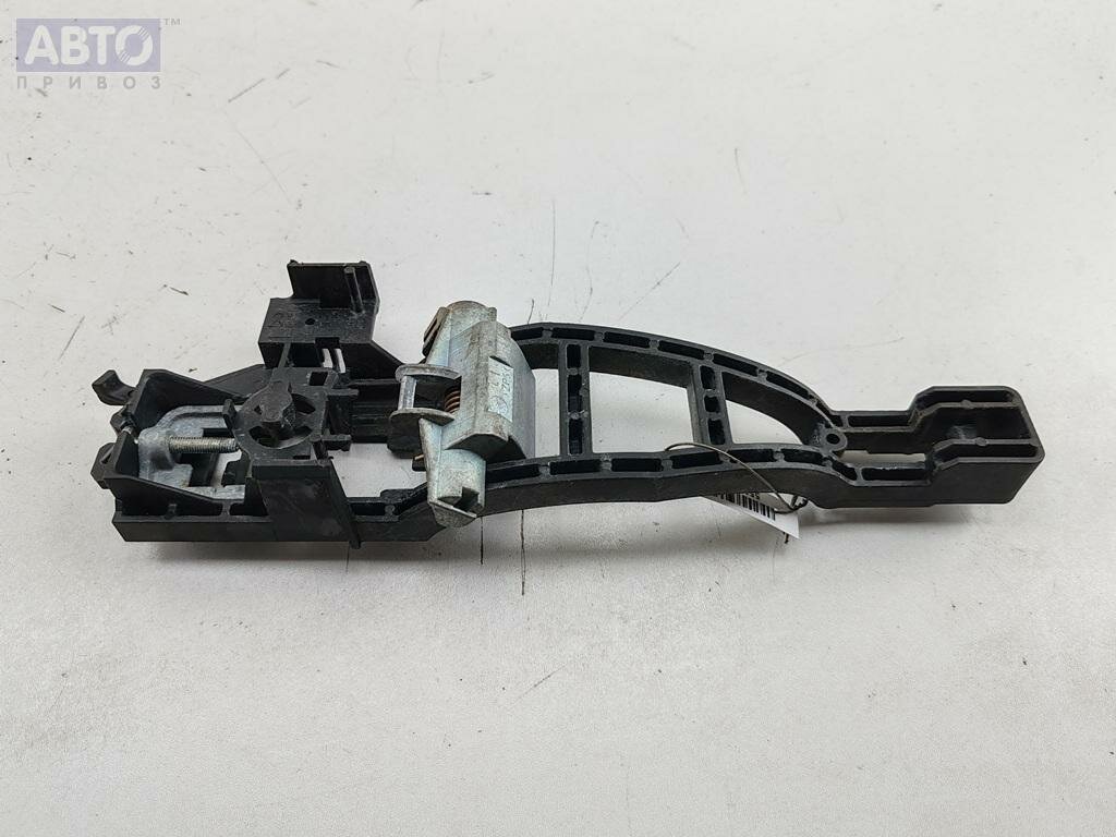 Корпус (держатель) ручки двери передней правой Ford Focus 2 (2004-2010)