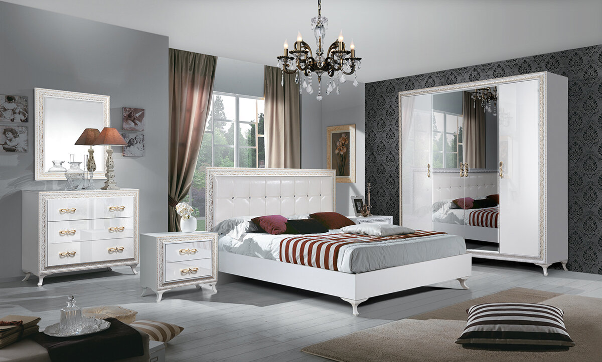 Спальня дана 4 производство Белоруской фабрики в стиле классика. Фасады обрамлены золотым багетом.