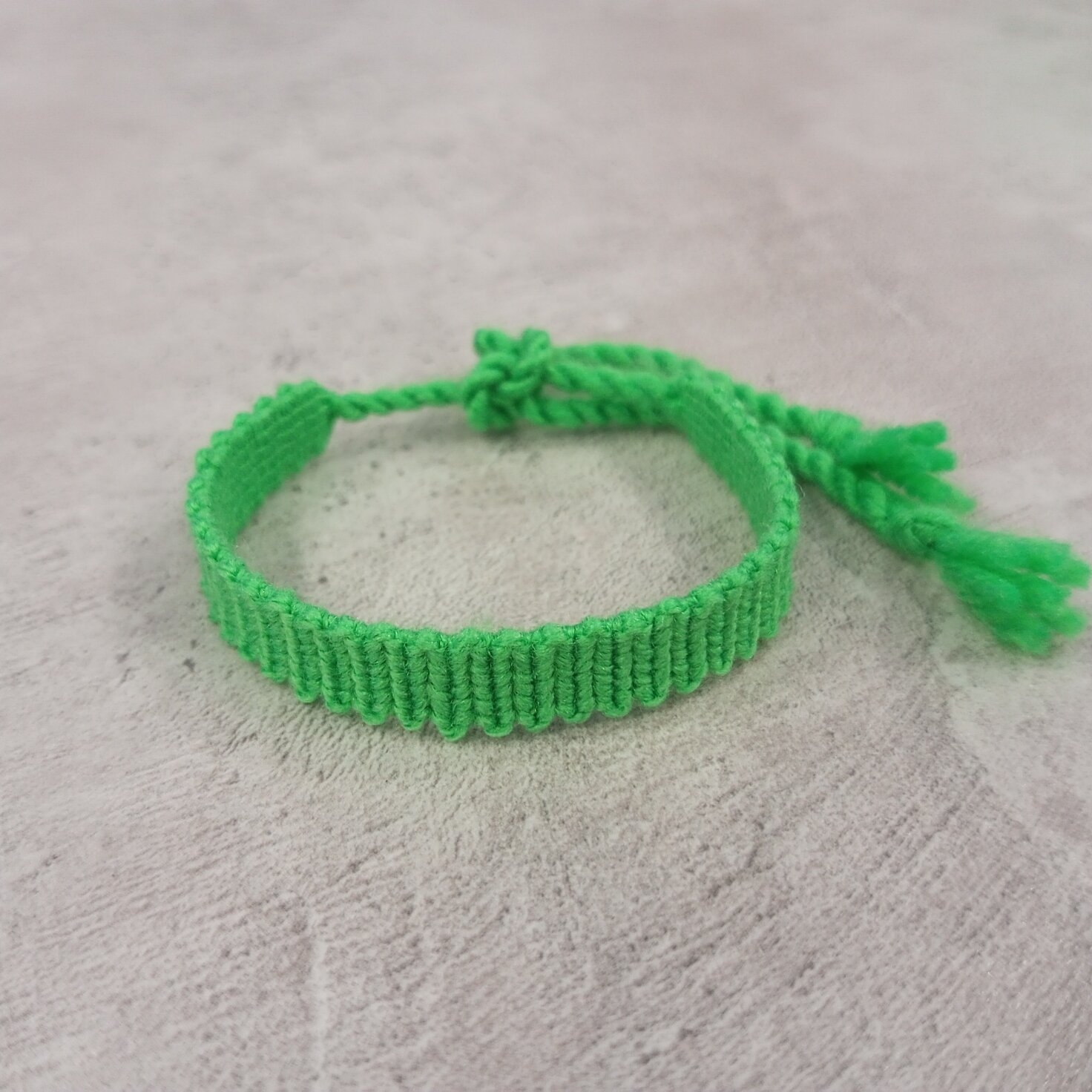 Плетеный браслет