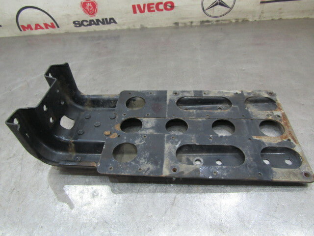 Кронштейн переднего крыла задний MAN TGX, TGA, TGS