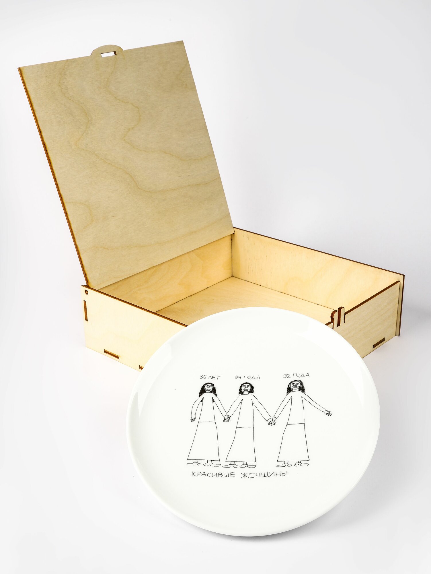 Тарелка "Красивые женщины" 18 см. "Особая керамика"