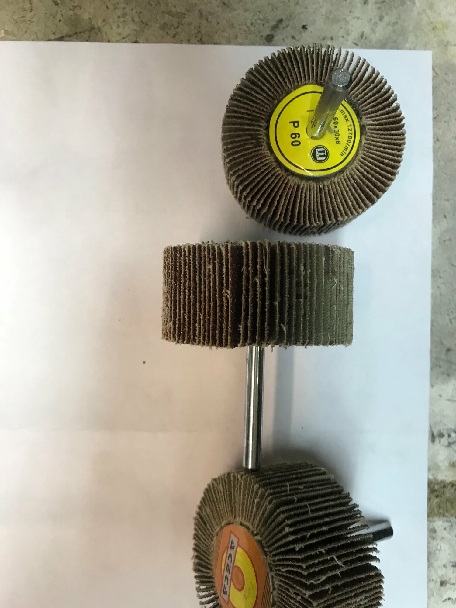 Круг лепестковый (60x30x6 мм; P60) для дрели