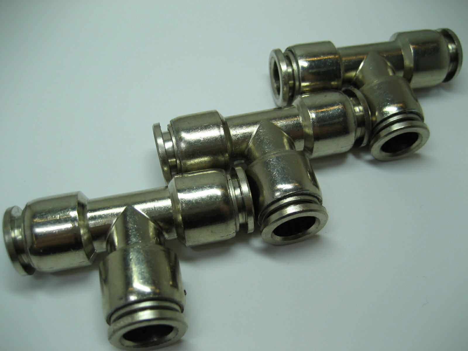 3шт 10мм вход Т- тройник пневмо фитинг цанговый для трубок, металл не магнитится
