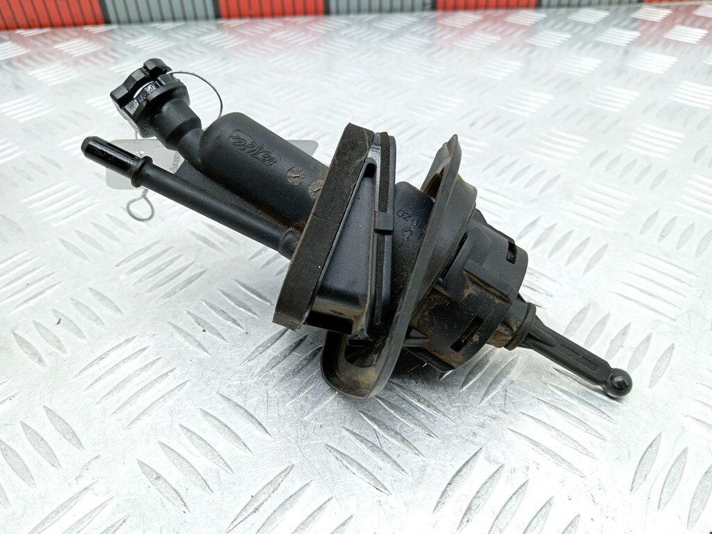 Цилиндр сцепления главный Ford Kuga 1 1863550 арт. 1774621