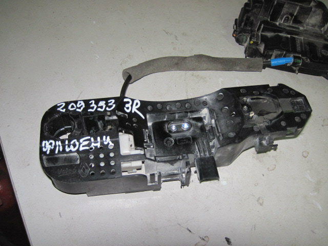 Б/У Кронштейн ручки задней правой двери, Renault (Рено)-Fluence RENAULT FLUENCE (10-) целый 209393 RENAULT арт. 806060042R