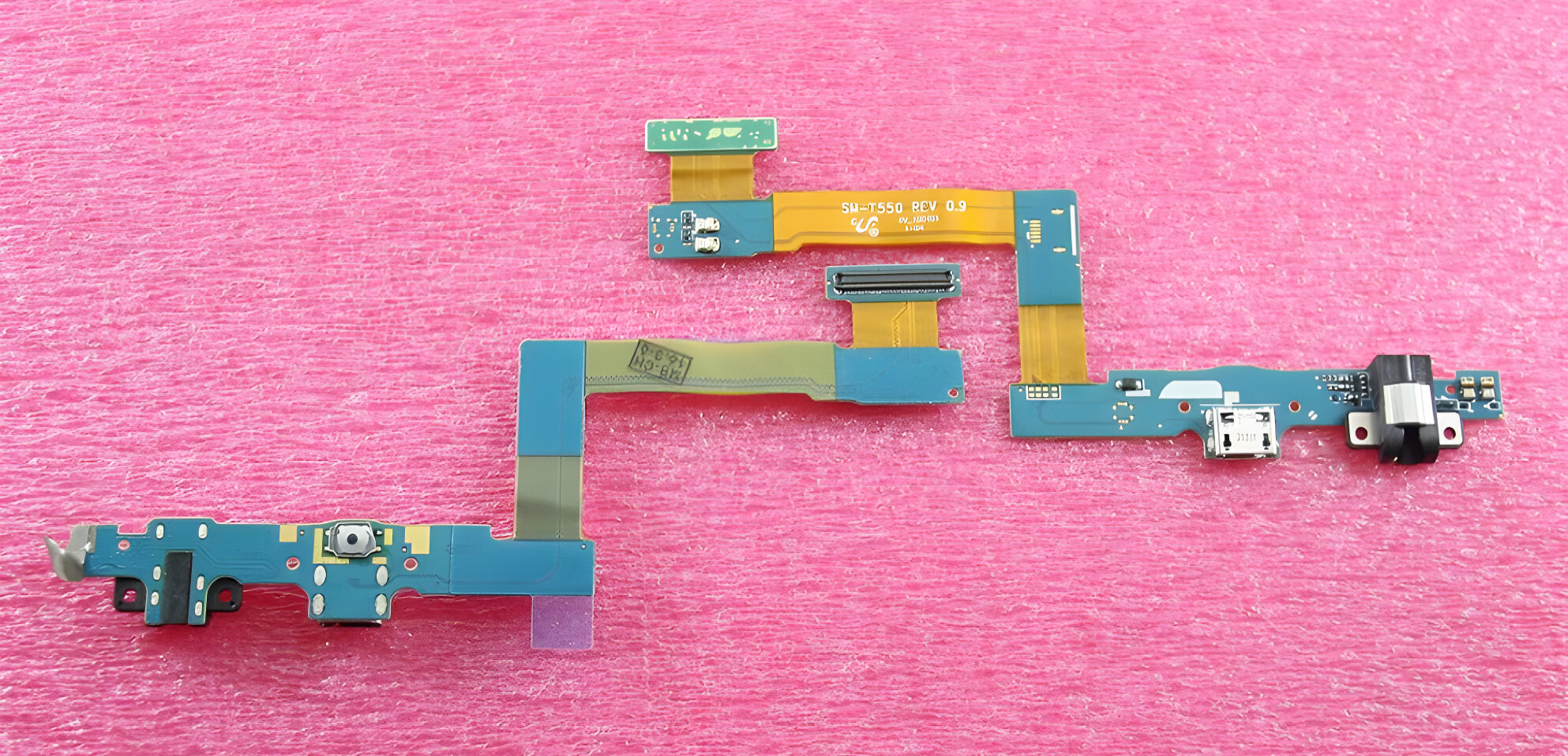 Шлейф для планшета Samsung T550/T555 на системный разъем/разъем гарнитуры