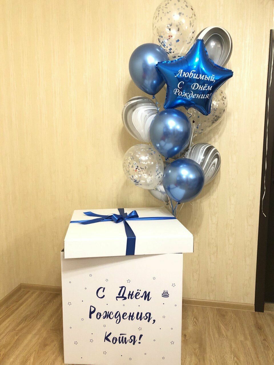 Фонтан из гелиевых шаров с коробкой