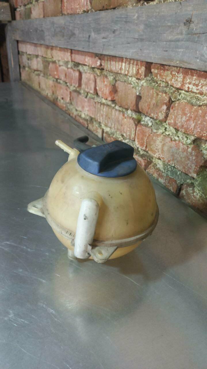 Бачок расширительный Volkswagen Golf 4 (1997 - 2006) 1J0121403B