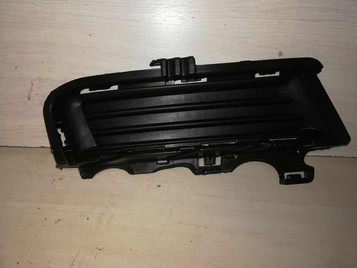 Решетка переднего бампера правая Volkswagen Golf 7 STVW18000CA1