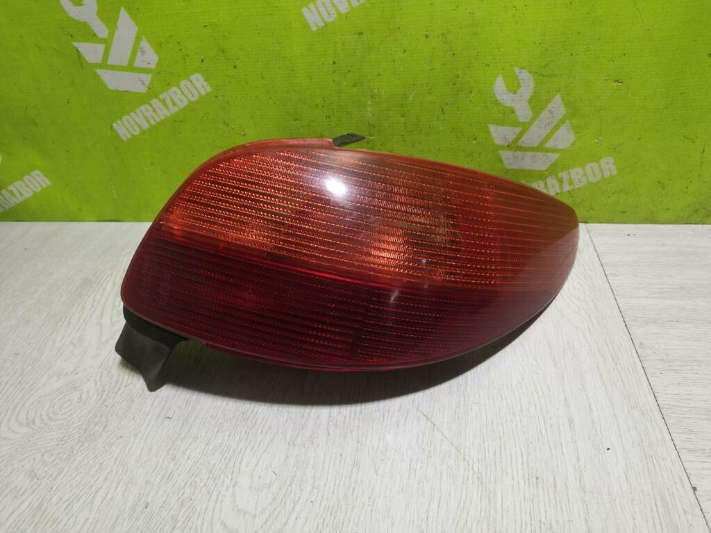 Фонарь задний правый Peugeot 206 98-12