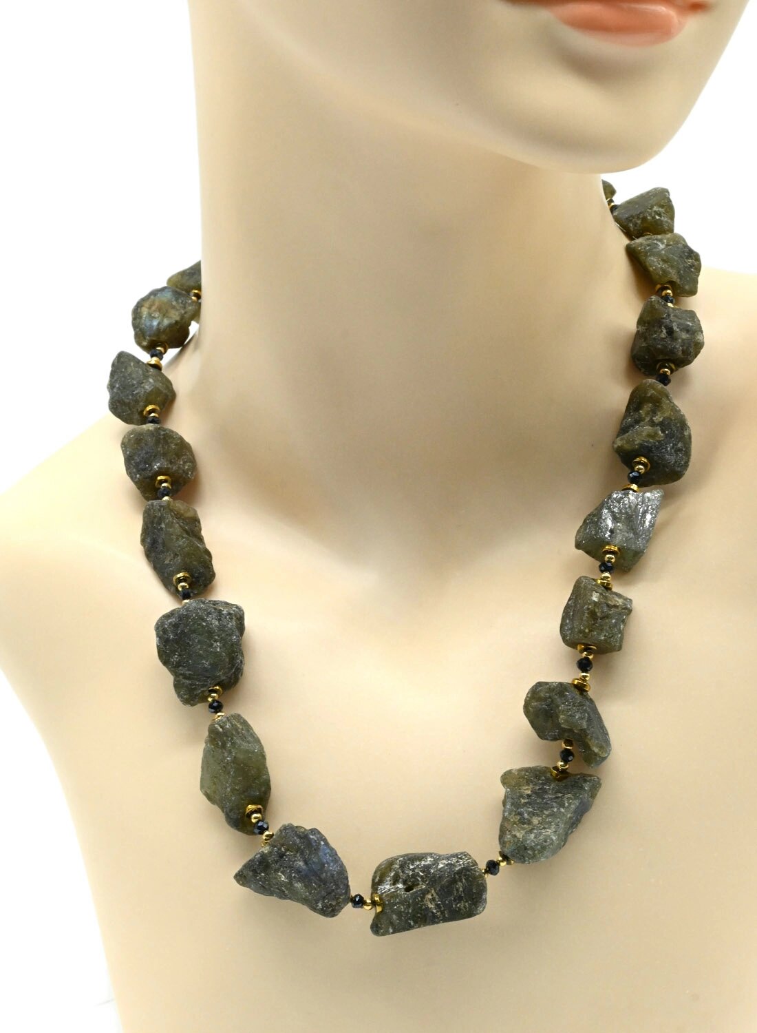 Бусы, лабрадорит