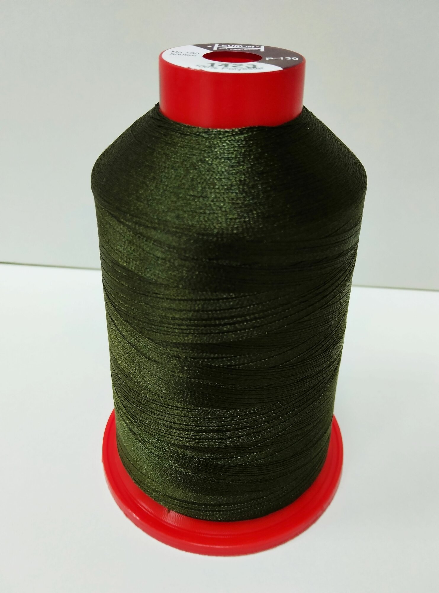 Нитки вышивальные Euron Р-130 №130 5000м, полиэстер, Цвет-1423 темно-зеленый