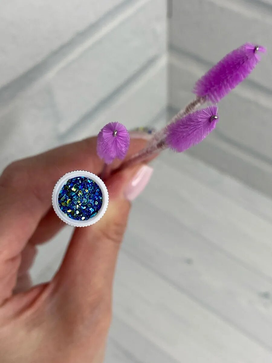 Щеточка для ресниц и бровей в колбе 1 штука