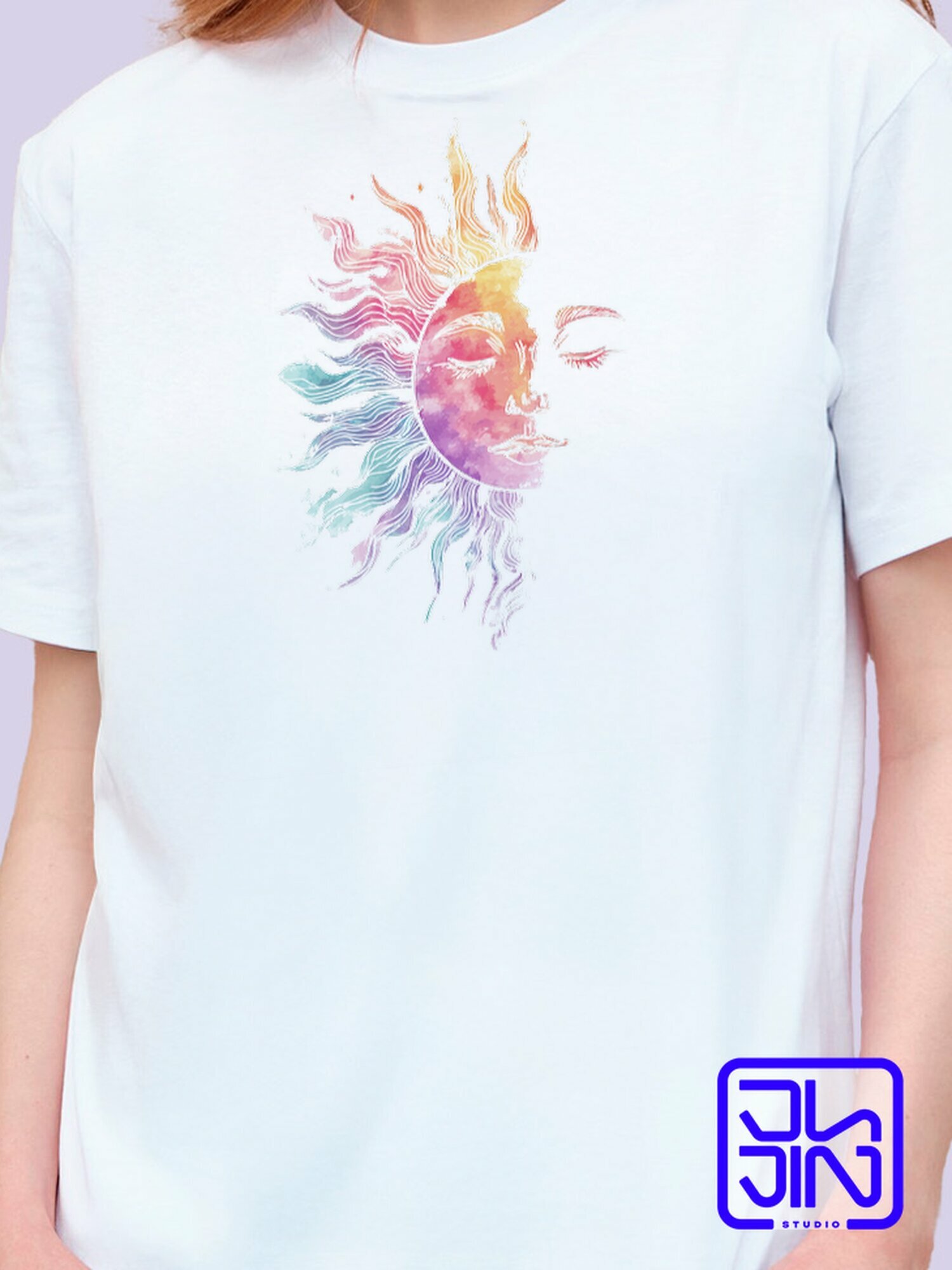 Футболка классическая женская с авторским принтом Солнце радужное, акварельное в многоцветном, этническом стиле космоса, белый хлопковый трикотаж с прикольным рисунком на груди