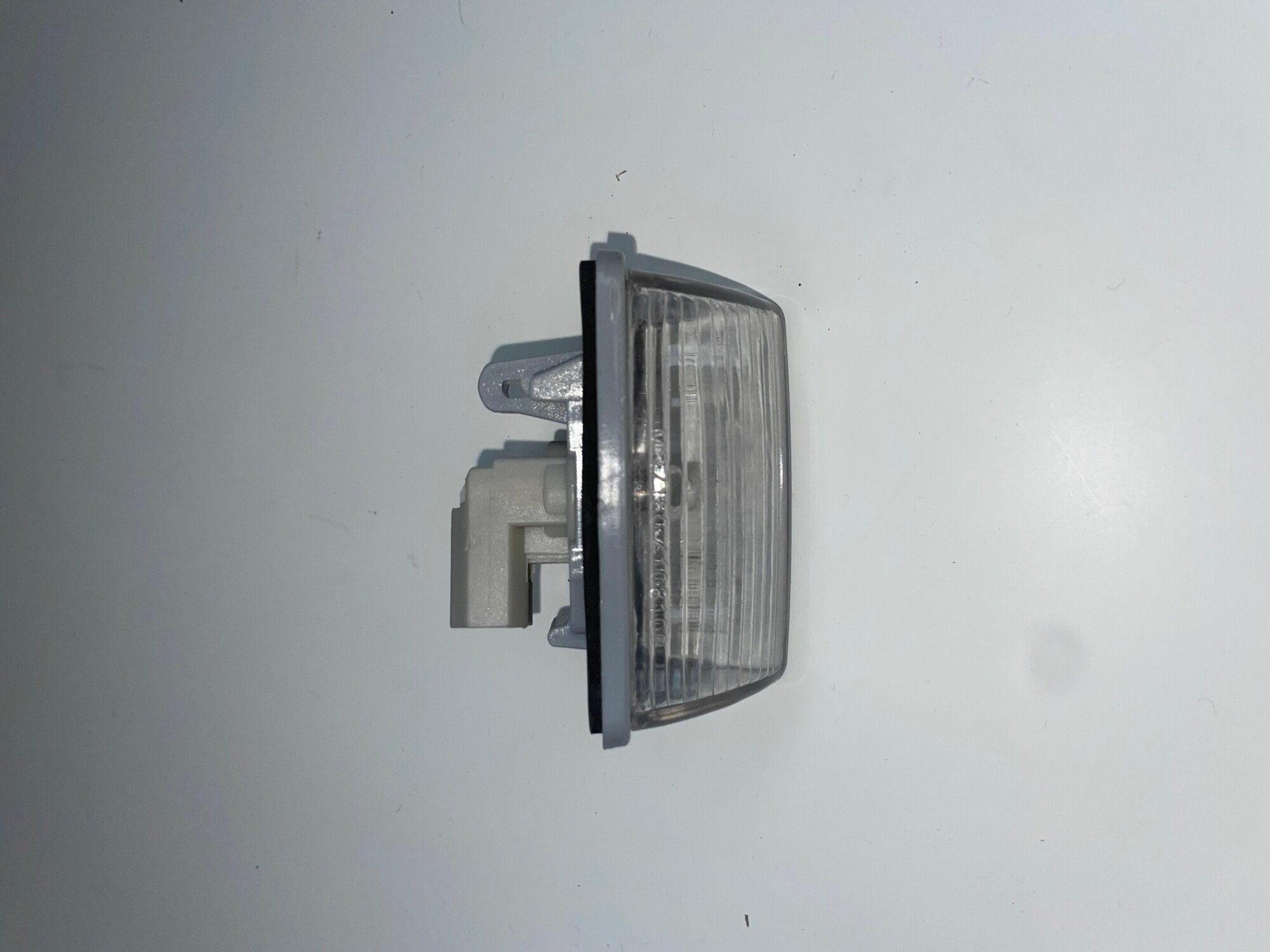 Фонарь номерного знака Geely Emgrand EC7 [1.5 16V 5MT хетчбэк] 1067000097