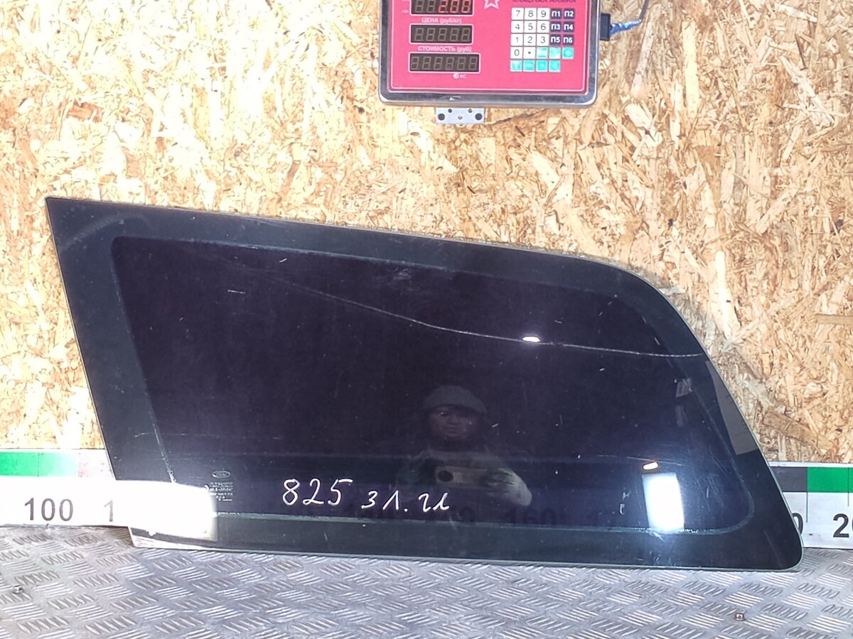 Стекло кузовное глухое заднее левое FORD Focus 1998-2005 YS4Z7429711AA